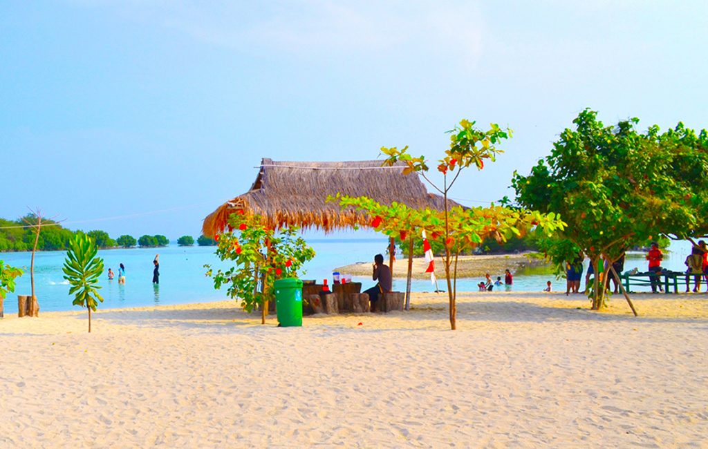 LimaKaki: Pulau Pari, Obyek Wisata di Kepulauan Seribu yang Masih ...